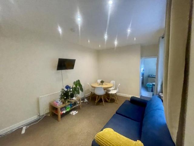 5 bedroom house to rent