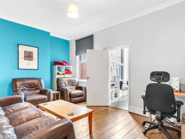 5 bedroom house to rent