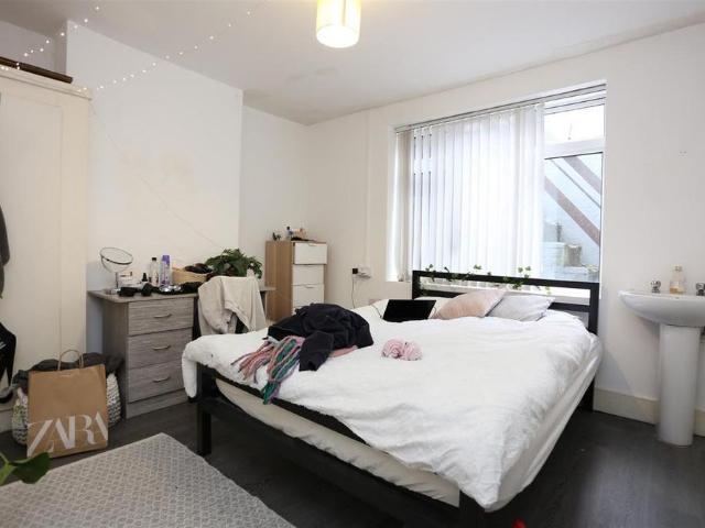 5 bedroom house to rent