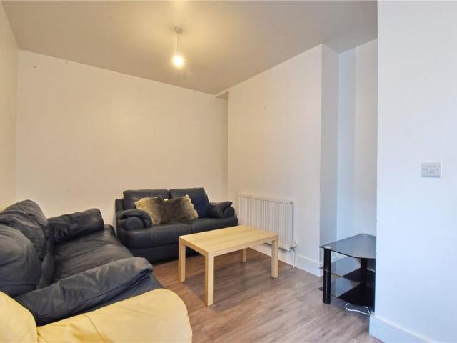 5 bedroom house to rent