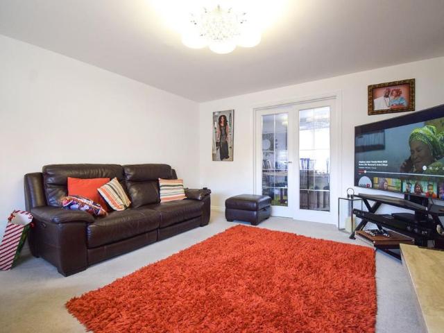 5 bedroom house to rent