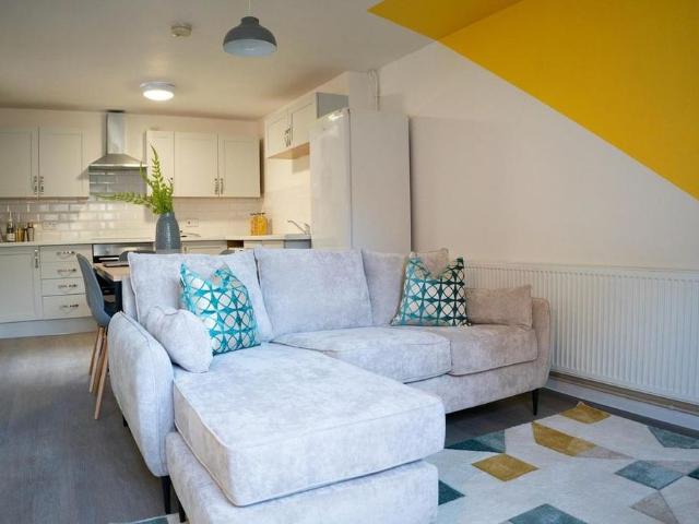 5 bedroom house to rent