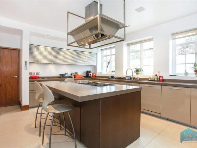 5 bedroom house to rent