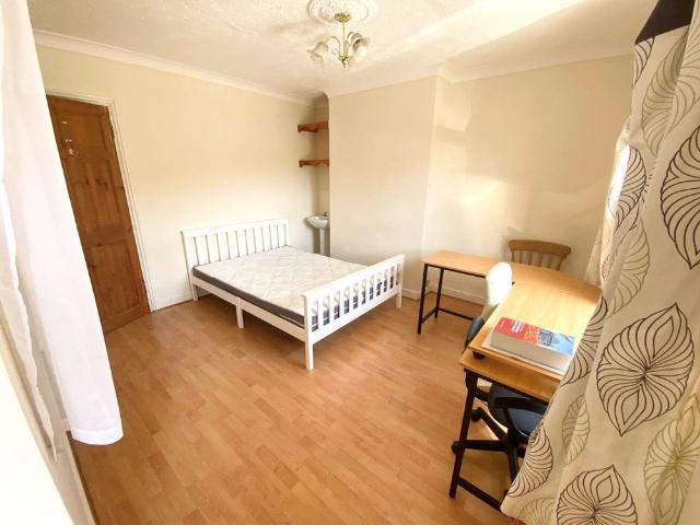 5 bedroom house to rent