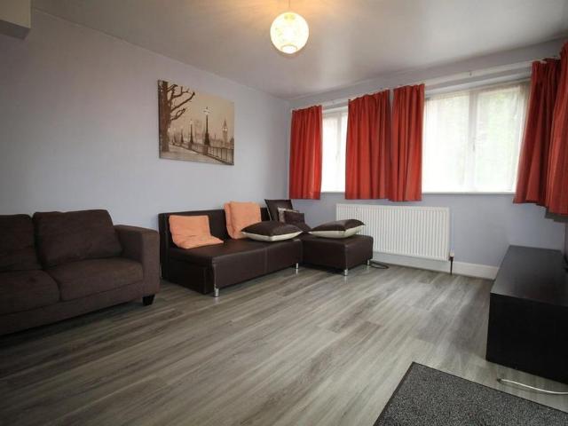 5 bedroom house to rent