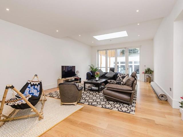 5 bedroom house to rent