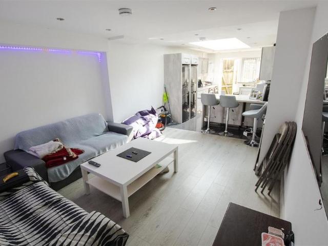 5 bedroom house to rent