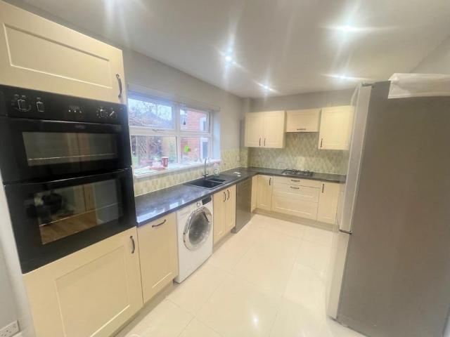 5 bedroom house to rent
