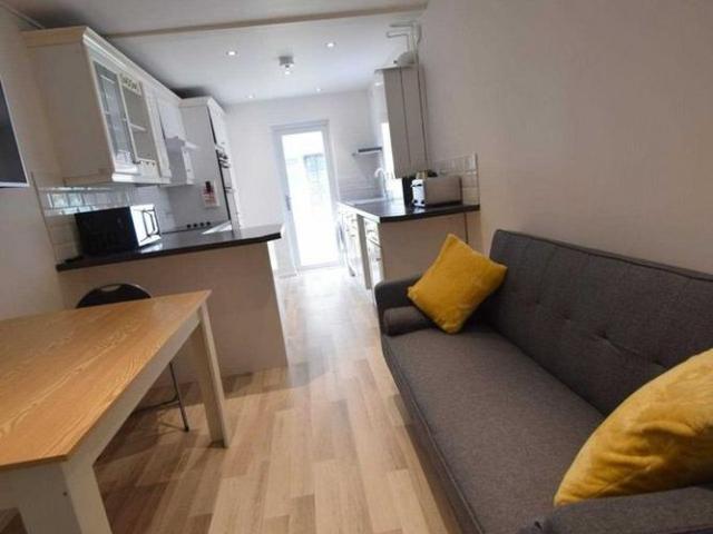 5 bedroom house to rent