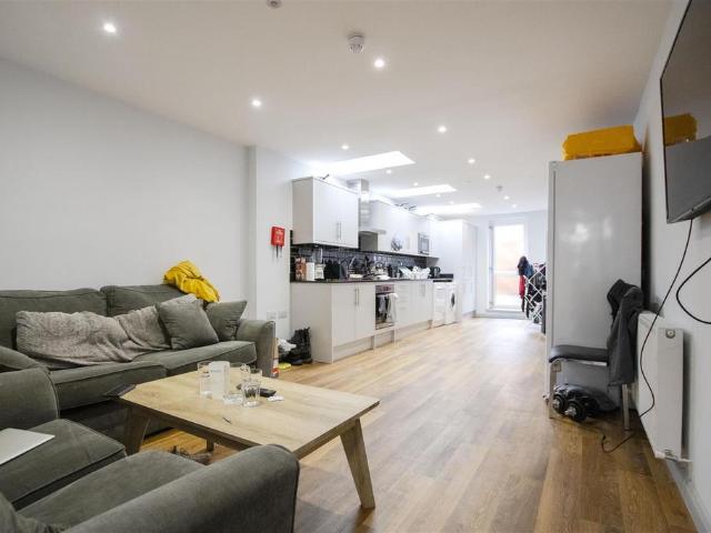 5 bedroom house to rent