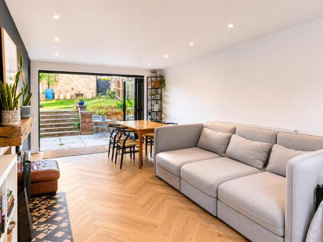 5 bedroom house to rent