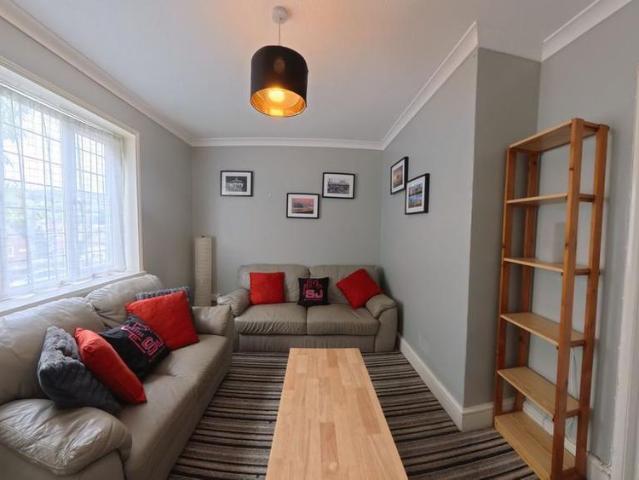 5 bedroom house to rent
