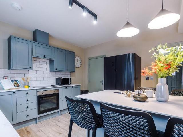 5 bedroom house to rent