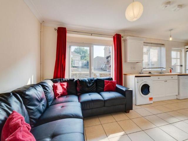 5 bedroom house to rent