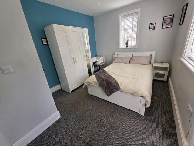 5 bedroom house to rent