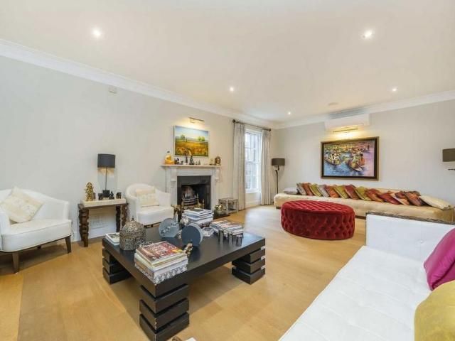 5 bedroom detached house to rent