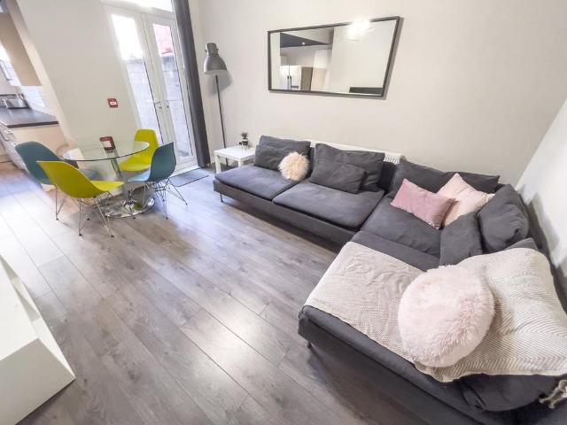 5 bedroom house to rent