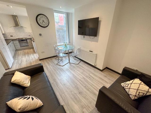 5 bedroom house to rent