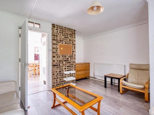 5 bedroom house to rent