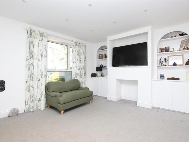 5 bedroom house to rent