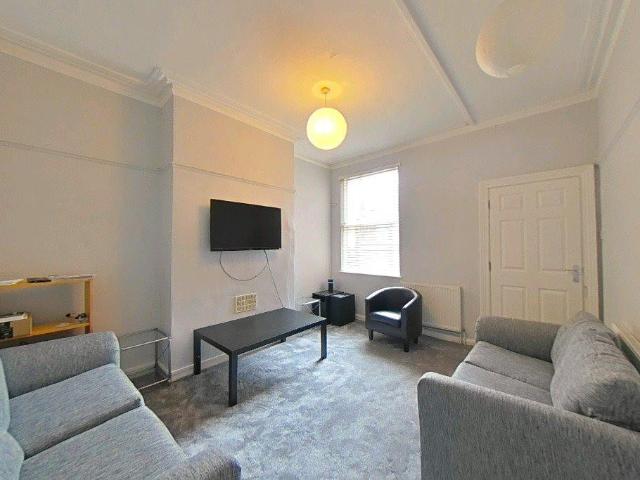 5 bedroom house to rent