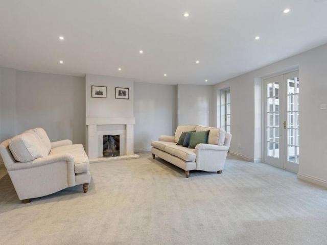 5 bedroom house to rent