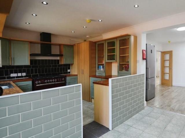 5 bedroom house to rent