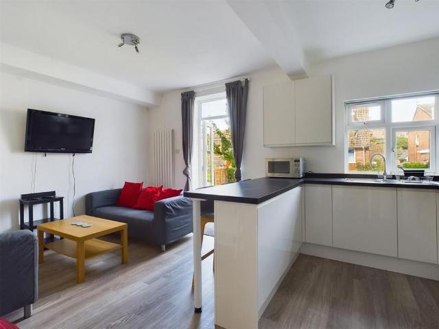 5 bedroom house to rent