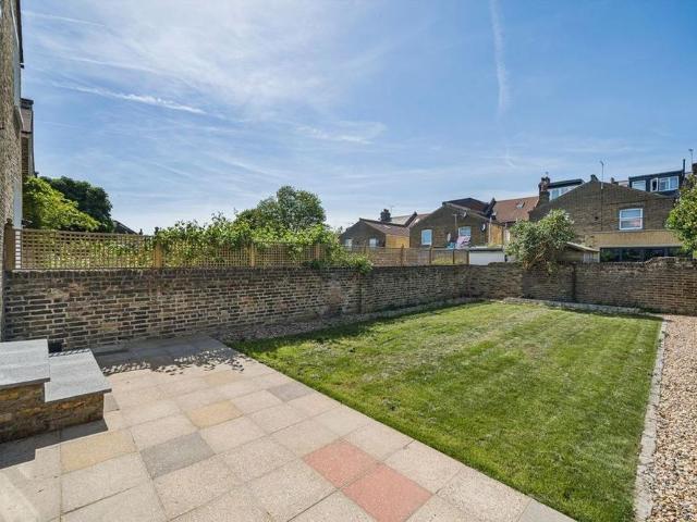 5 bedroom house to rent
