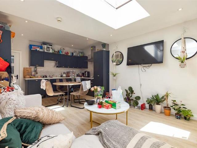 5 bedroom house to rent