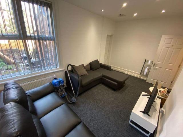 5 bedroom house to rent