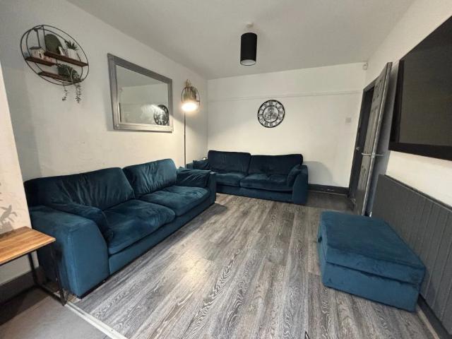 5 bedroom house to rent