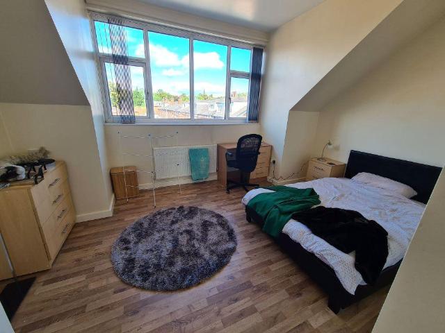 5 bedroom house to rent
