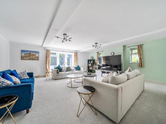 5 bedroom house to rent