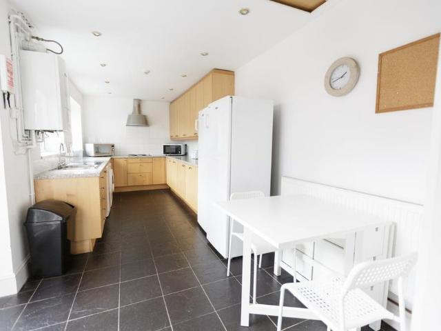 5 bedroom house to rent