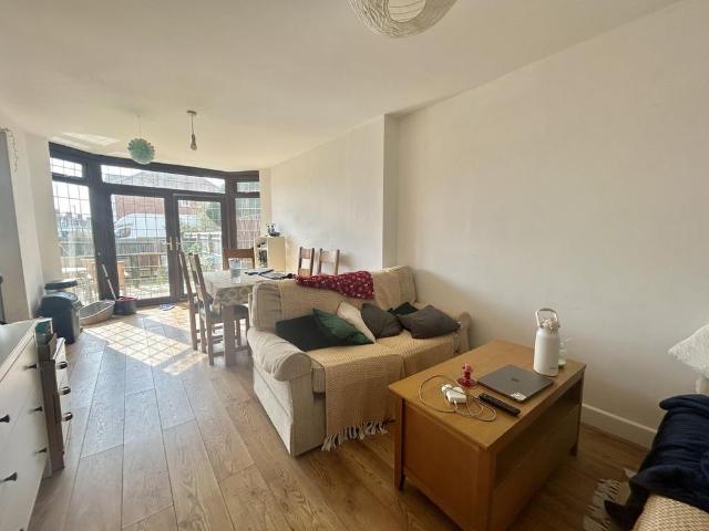 5 bedroom house to rent