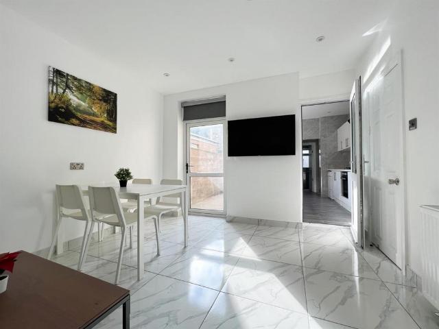 5 bedroom house to rent