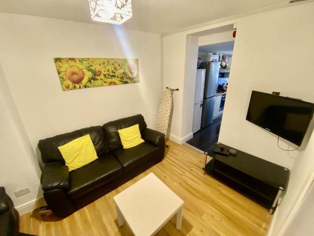 5 bedroom house to rent