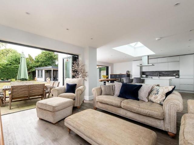 5 bedroom house to rent