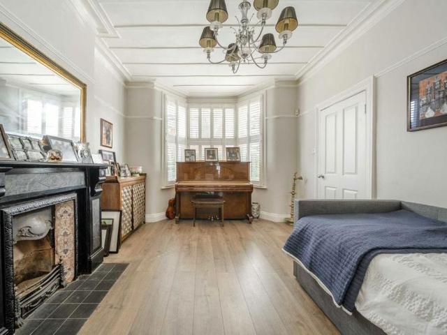 5 bedroom house to rent
