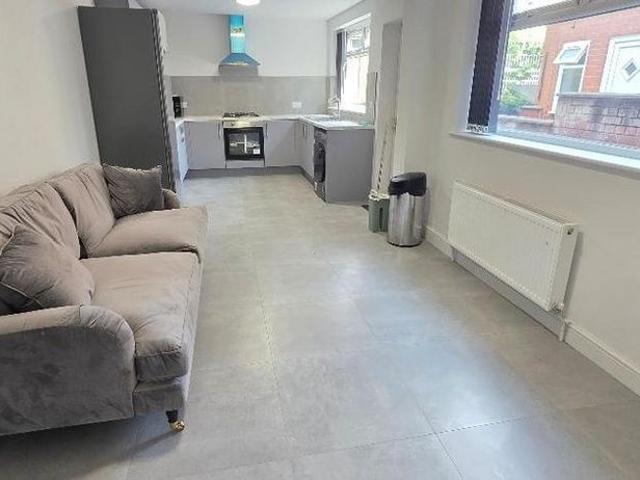 5 bedroom house to rent