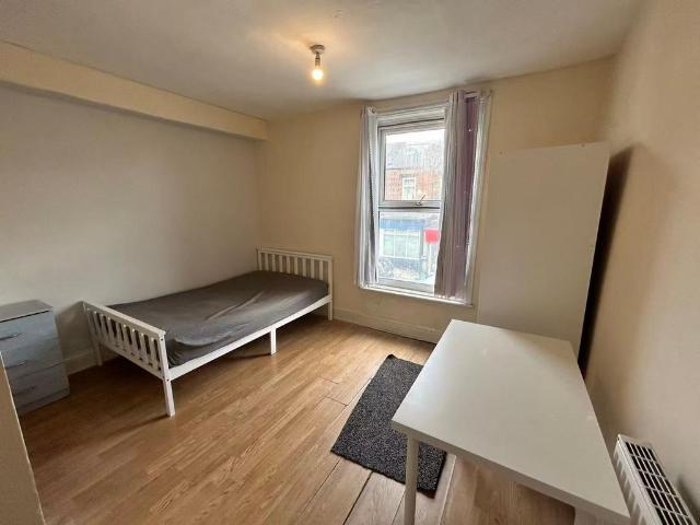 5 bedroom house to rent