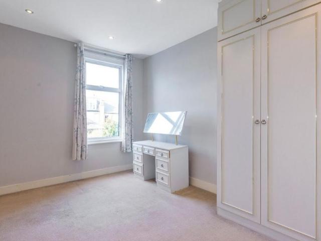 5 bedroom house to rent