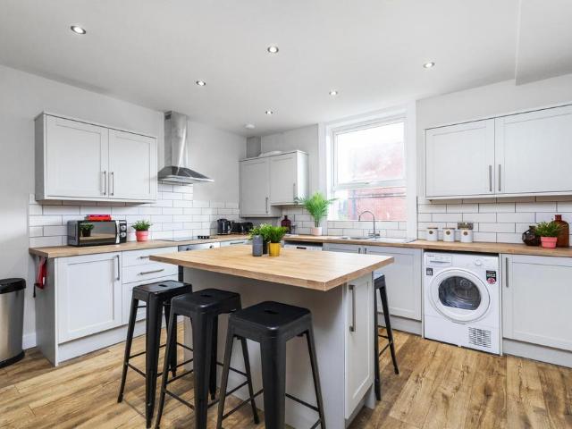 5 bedroom house to rent