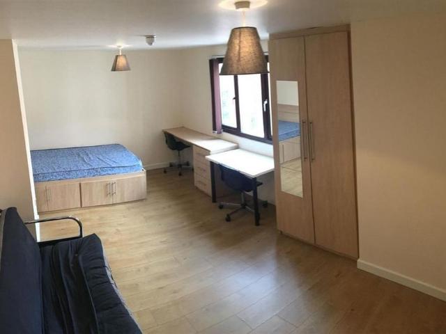 5 bedroom house to rent
