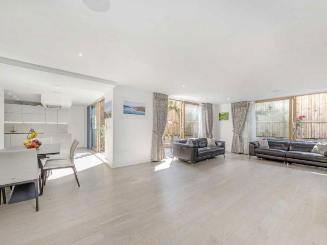 5 bedroom terraced house to rent