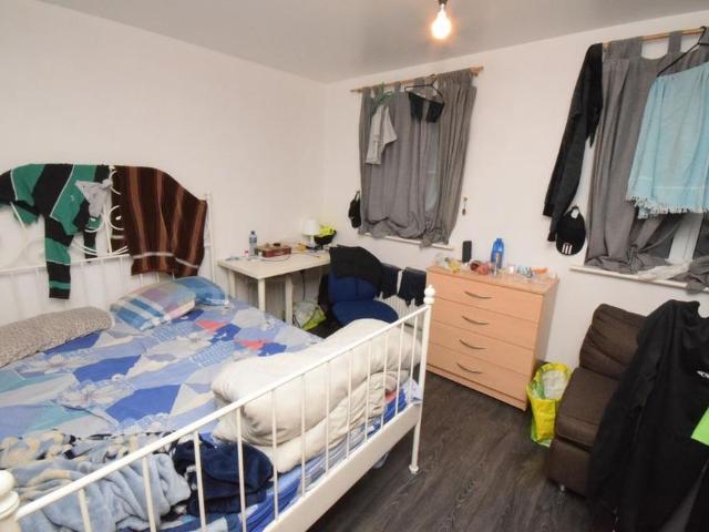 5 bedroom house to rent