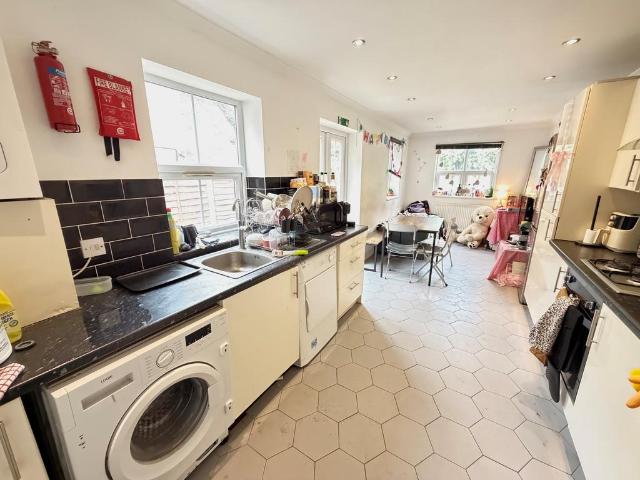 5 bedroom house to rent