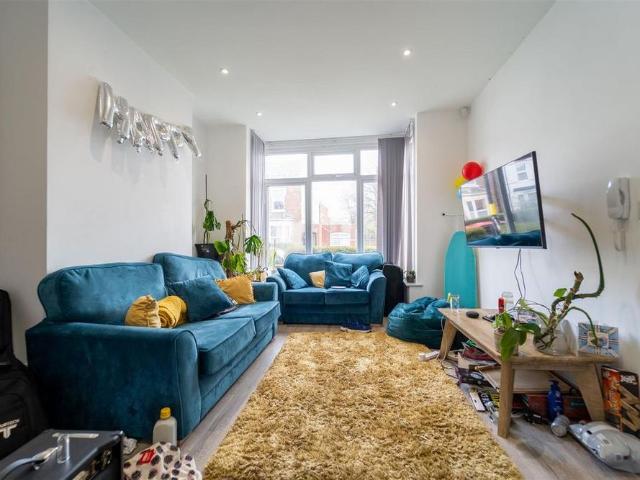 5 bedroom house to rent