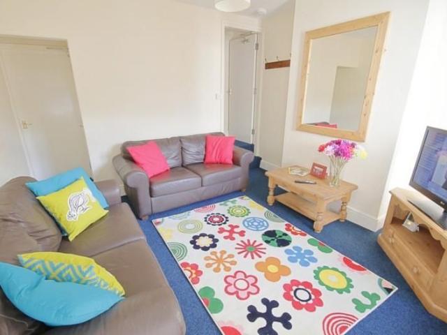 5 bedroom house to rent